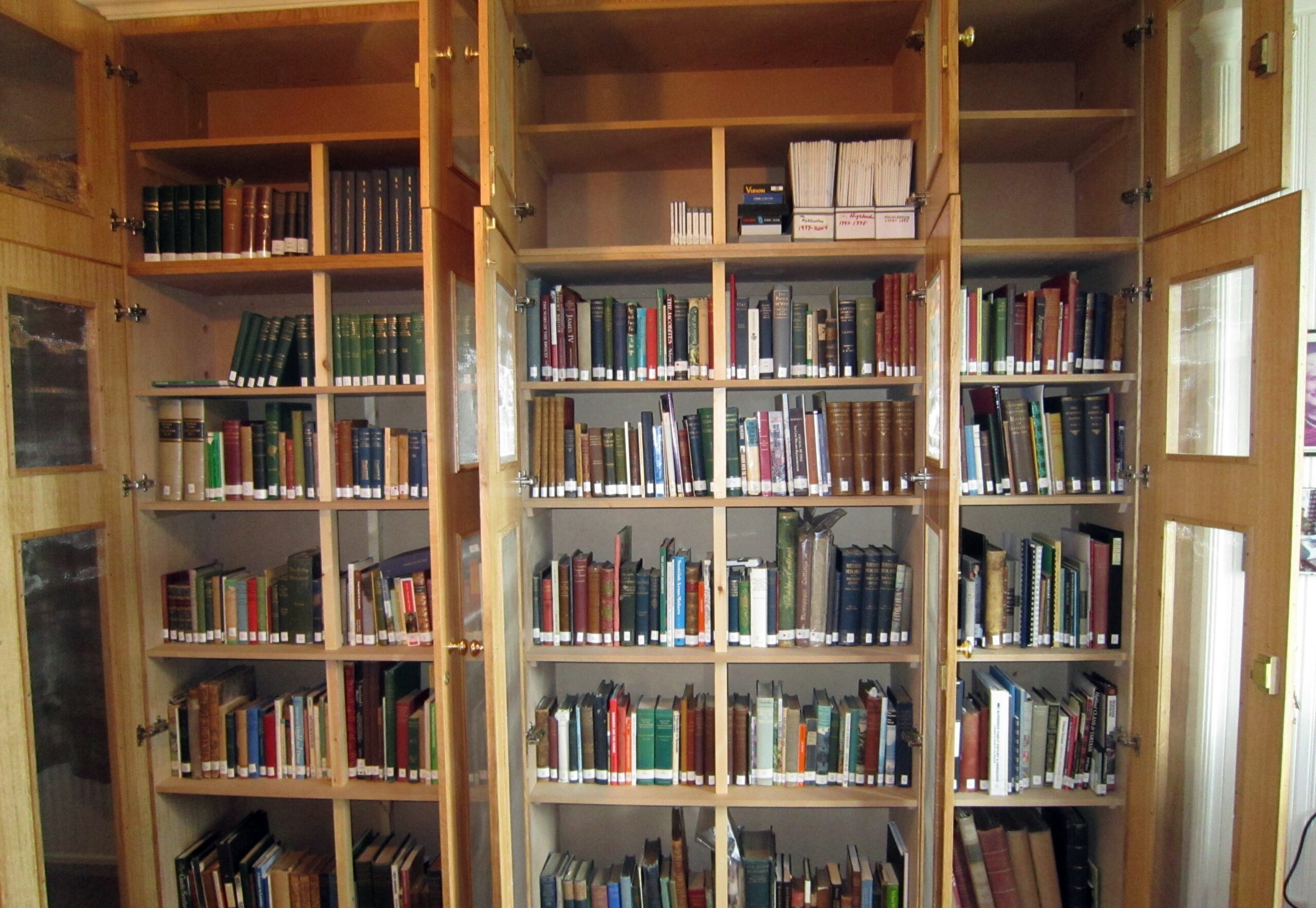 Helen Macpherson Thompson Library | Clan Macpherson Museum